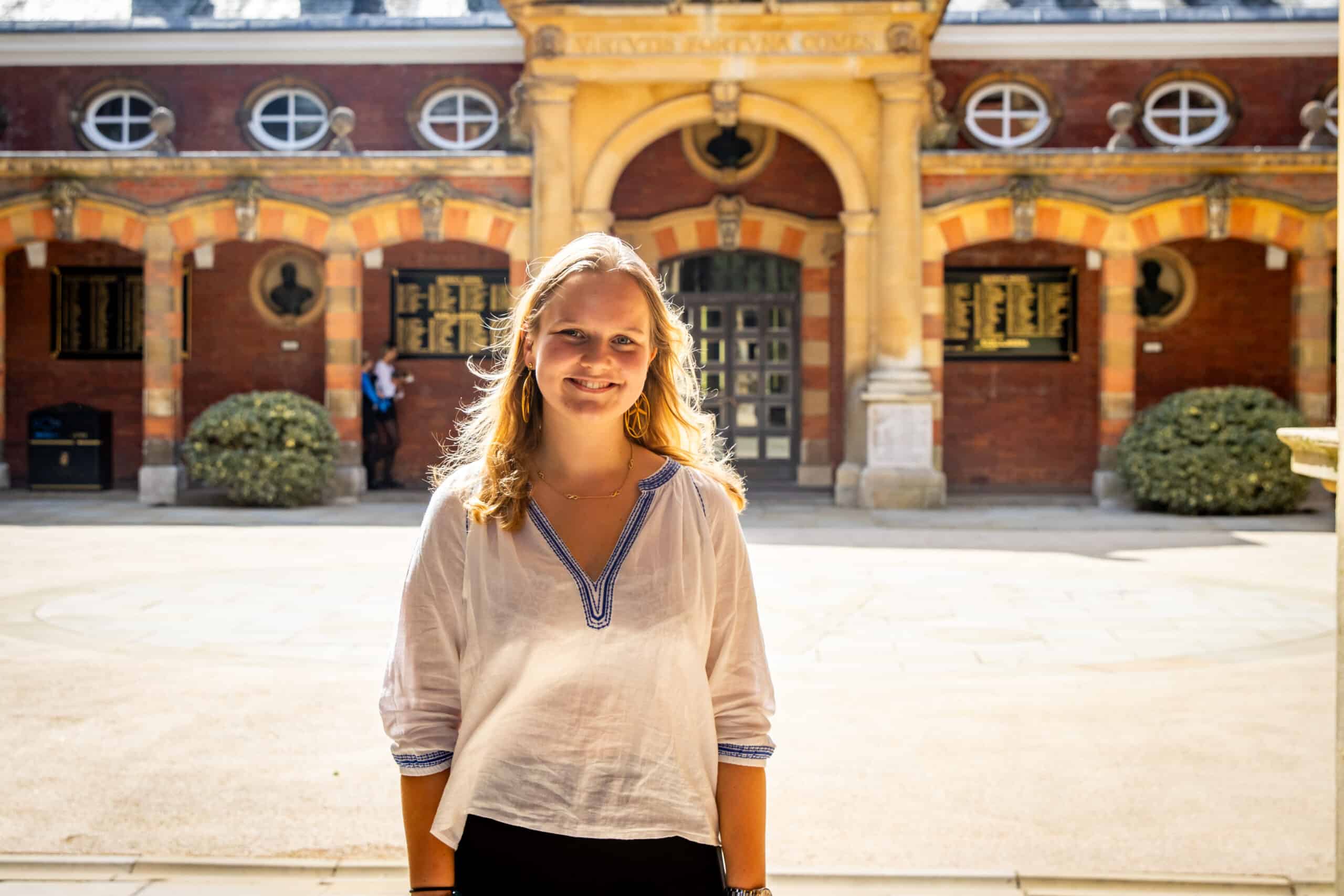 Lucia’s sublime essay wows the judges! - Wellington College