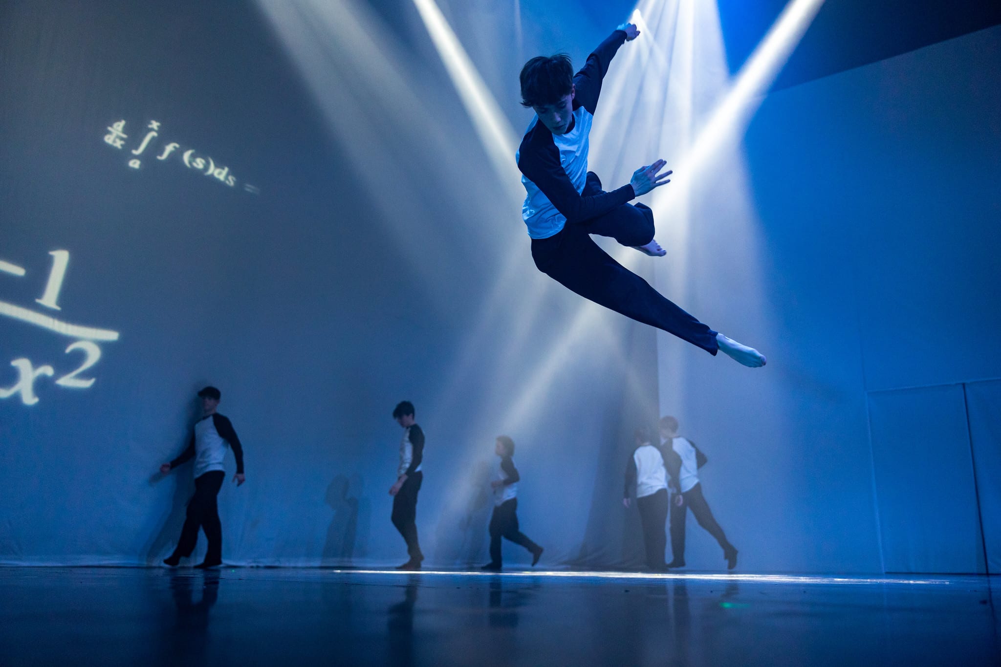 Wellington dancers storm the Annenberg - Wellington College